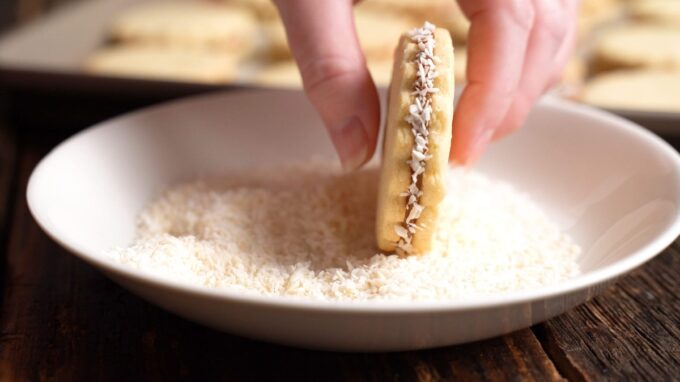 Alfajores Cookies (Dulce De Leche Cookies) - The Wanderlust Kitchen